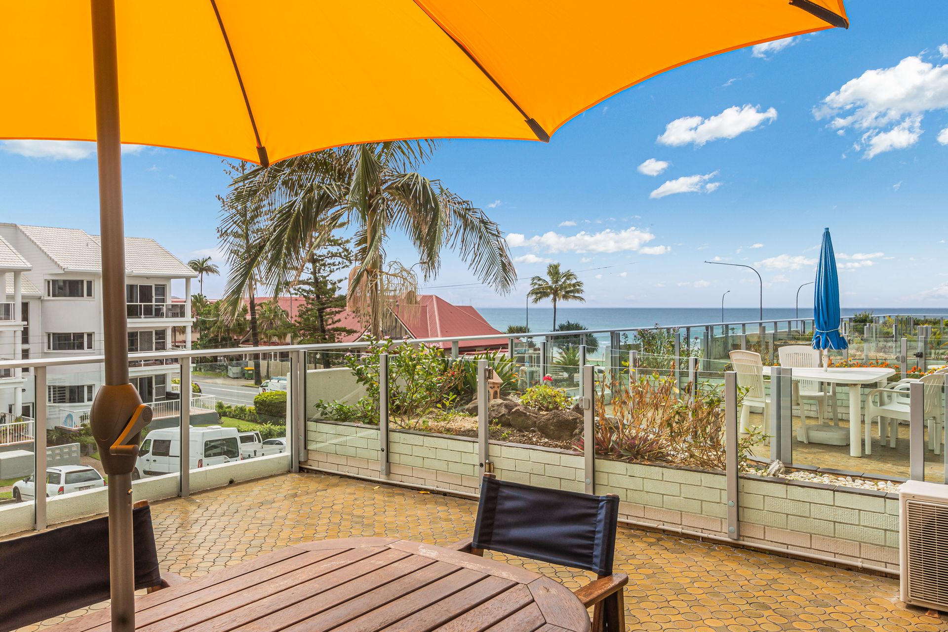 Kirra Gardens 5 - Kirra Point Beachfront - Min. 3. Night Stays! - Gold ...