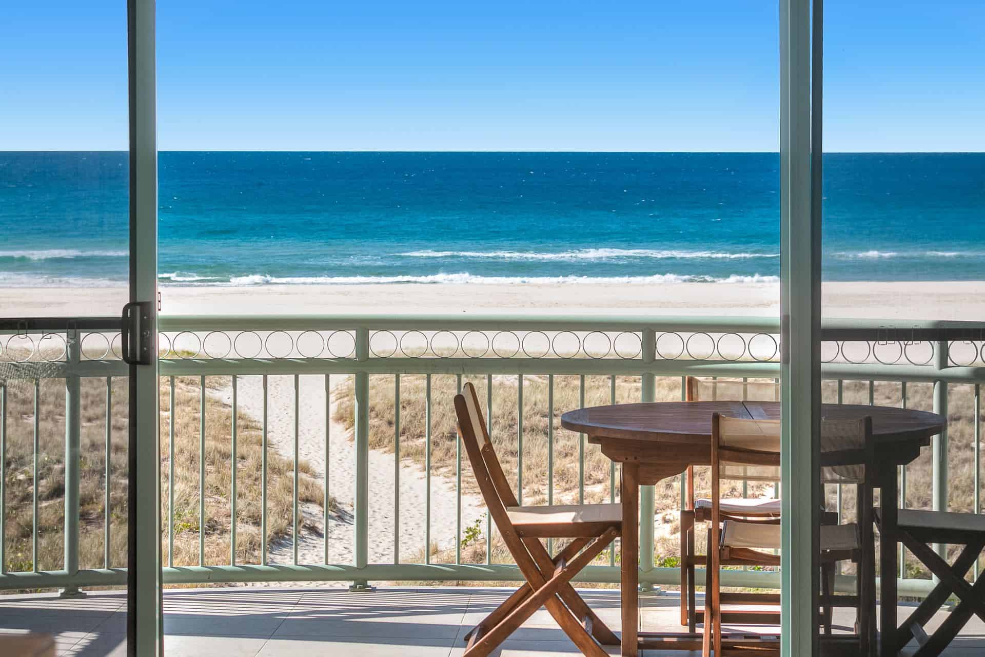 Golden Sea 12 - Absolute Beachfront Bilinga - Min. 3 Night Stays ...